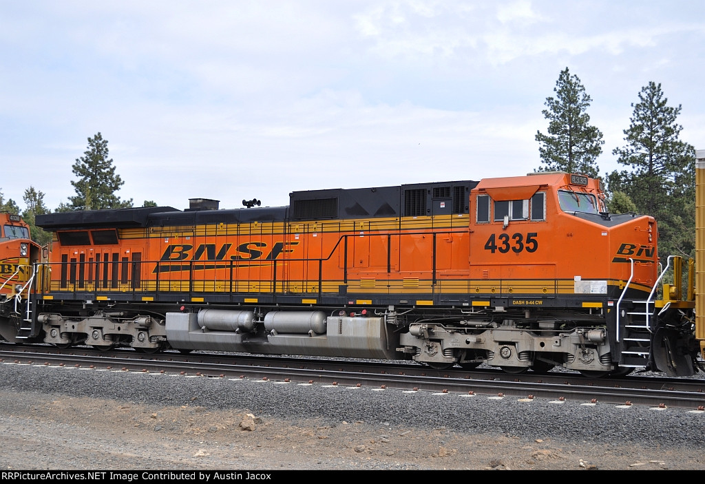 BNSF 4335